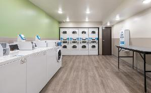 Extended Stay Hotel in Elgin, IL | WoodSpring Suites Elgin - Chicago