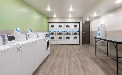 Extended Stay Hotel in Elgin, IL | WoodSpring Suites Elgin - Chicago